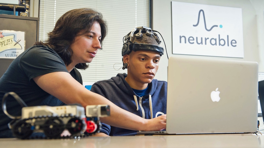 Neurable: VR-Spiel per Gedanken steuern - COMPUTER BILD