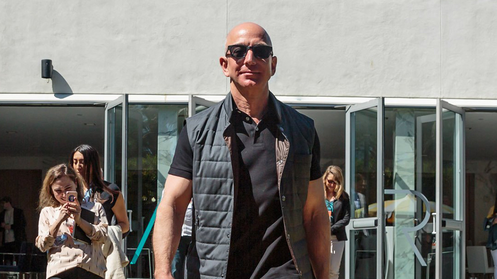 Reich wie Jeff Bezos: Simulator macht es möglich! - COMPUTER BILD