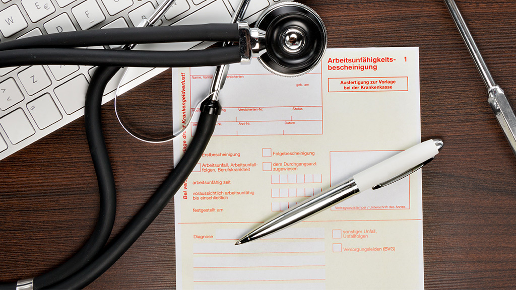 Revolution: Gelber Schein für Krankmeldungen soll weg - COMPUTER BILD