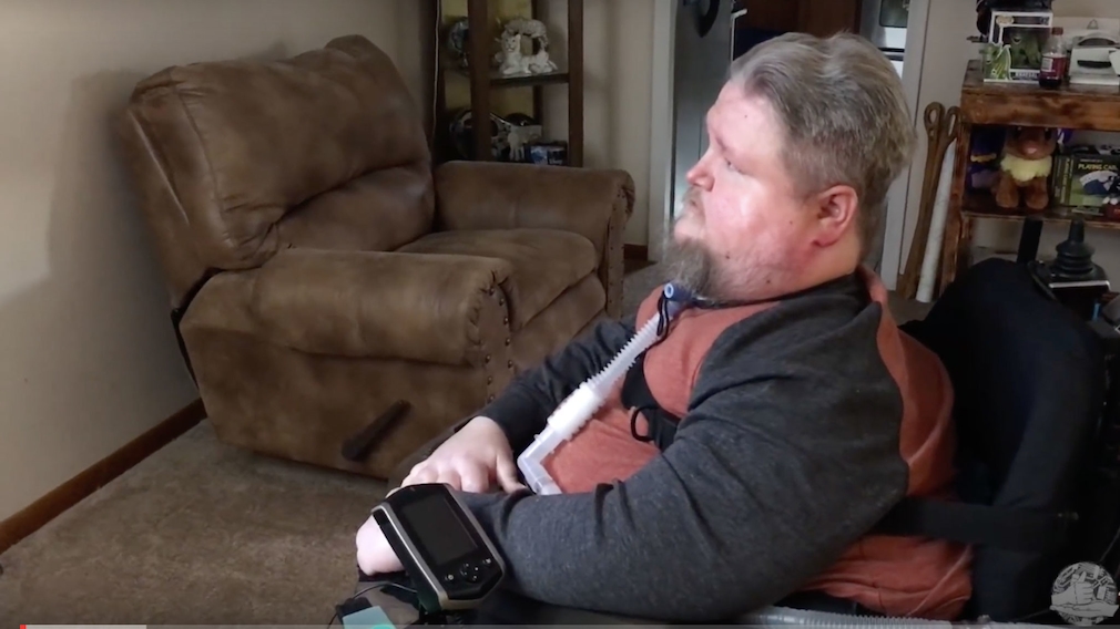 Xbox: Gratis-Adapter macht Rollstuhl zum Controller - COMPUTER BILD