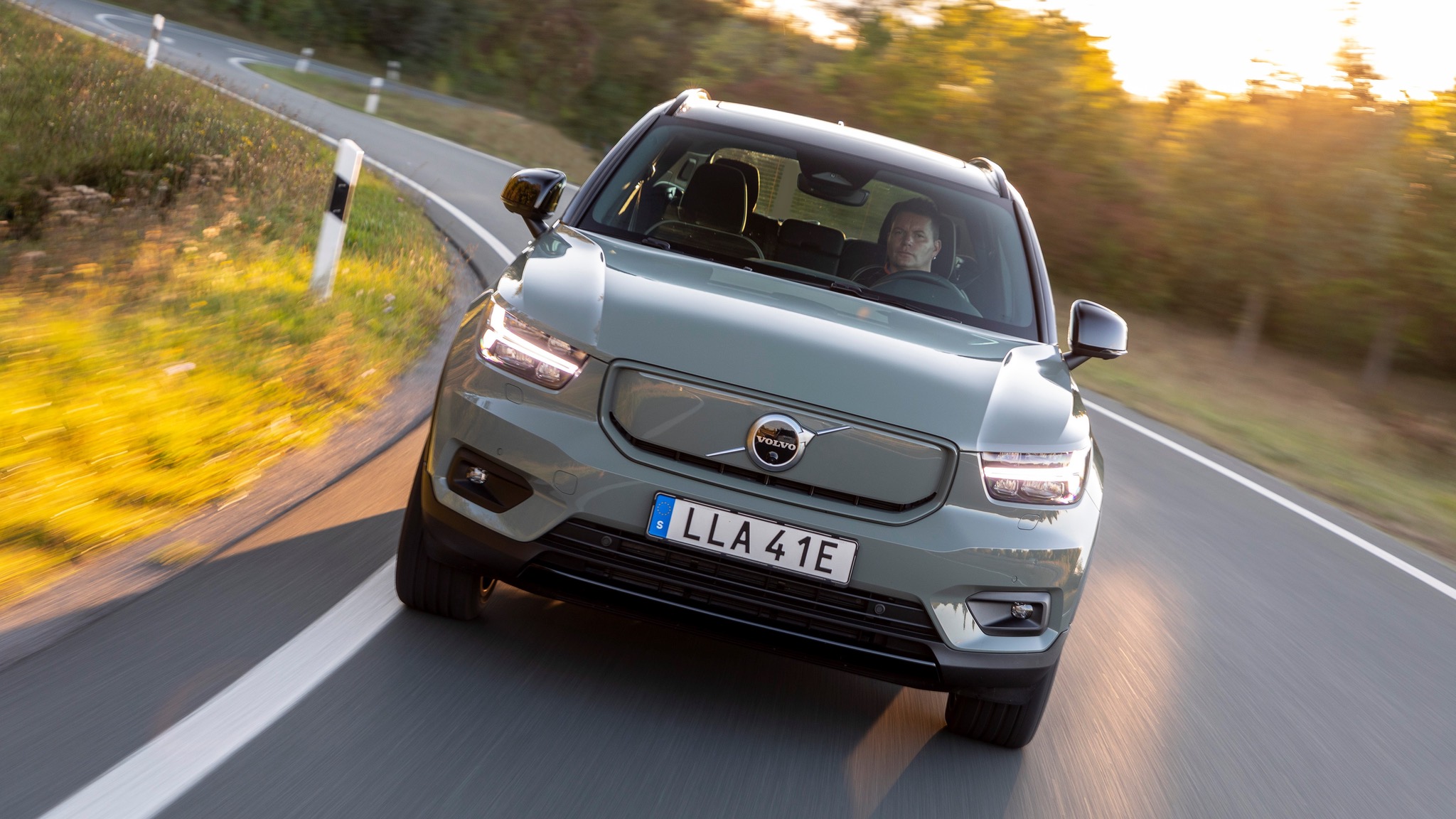 Fahrbericht Volvo XC40 Recharge Pure Electric: Android auf Rädern ...