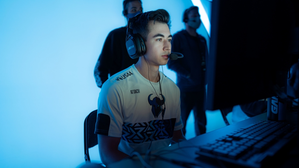 Attach: CDL-Star spricht über Fitness im eSport - COMPUTER BILD