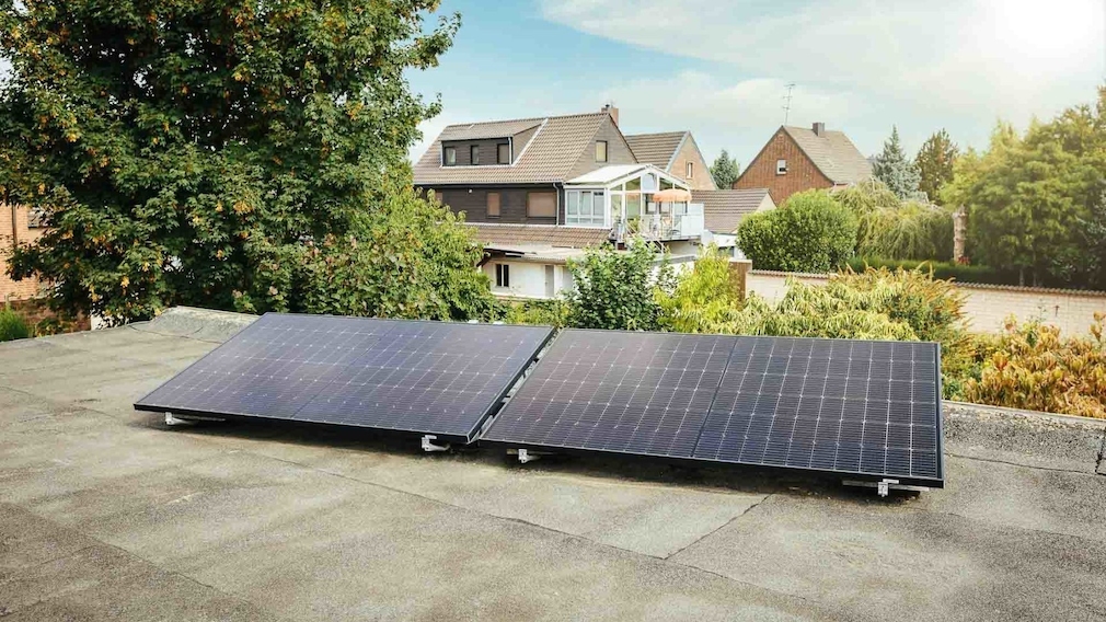 Balkonkraftwerk-Halterung: Diese Bestigungen gibt es - COMPUTER BILD