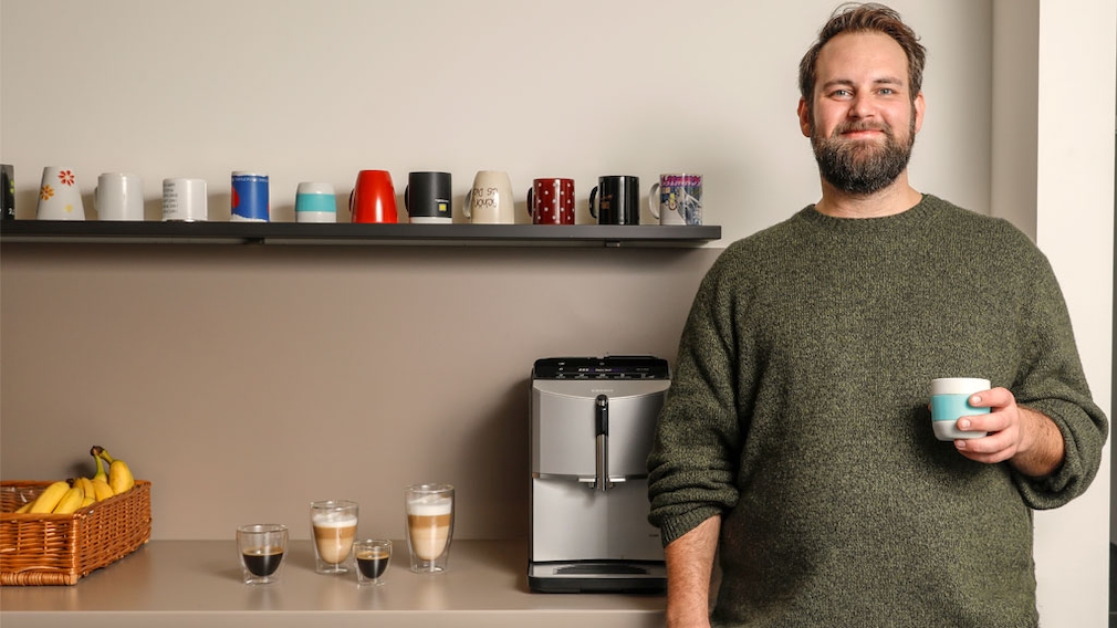Siemens EQ 300 im Test: Kaffeevollautomat mit Top-Milchdüse - COMPUTER BILD