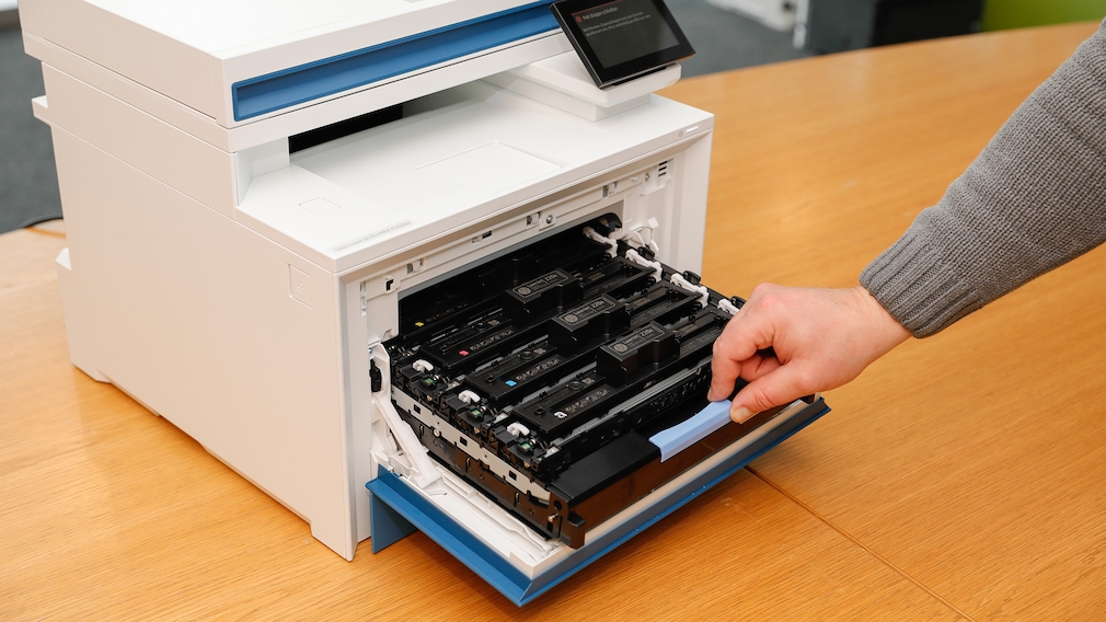 HP Color LaserJet Pro MFP 4302dw im Test: Gut und schnell drucken ...