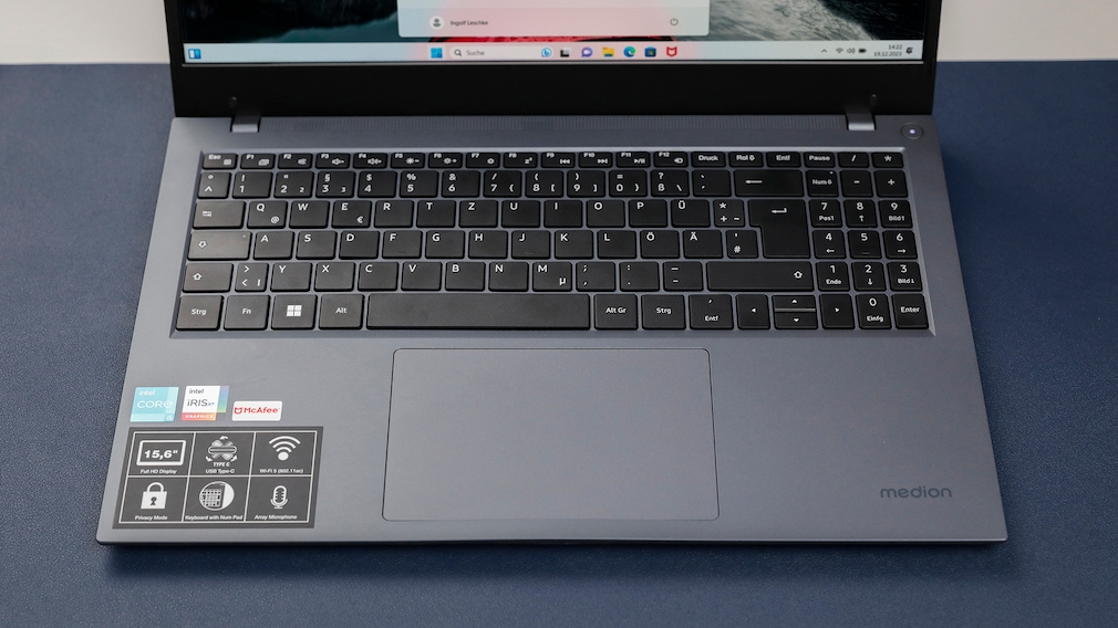 Medion Akoya E15433 im Test: 15 Zöller für 499 Euro bei Aldi ...