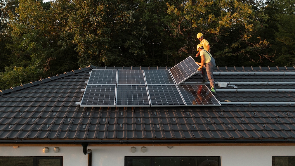 Dach kaputt durch Solaranlage: Klagen nehmen zu - COMPUTER BILD