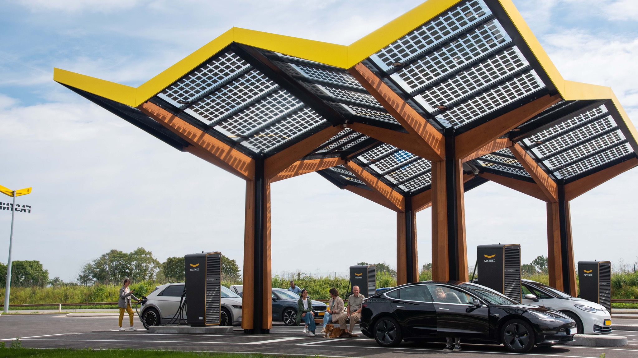 Zuschlag für 1.000 neue Schnellladepunkte an Autobahnen - COMPUTER BILD