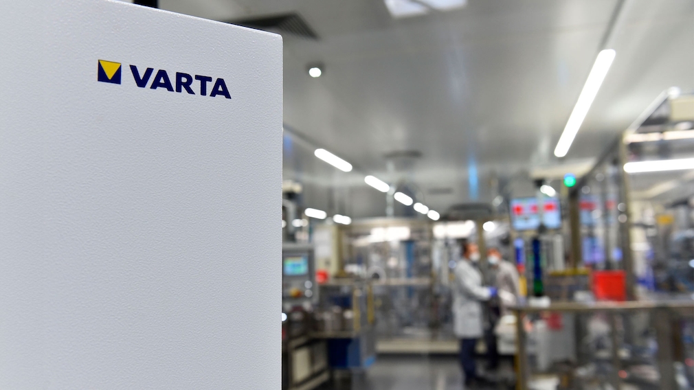 Batteriehersteller Varta stoppt Produktion nach Cyberattacke - COMPUTER ...