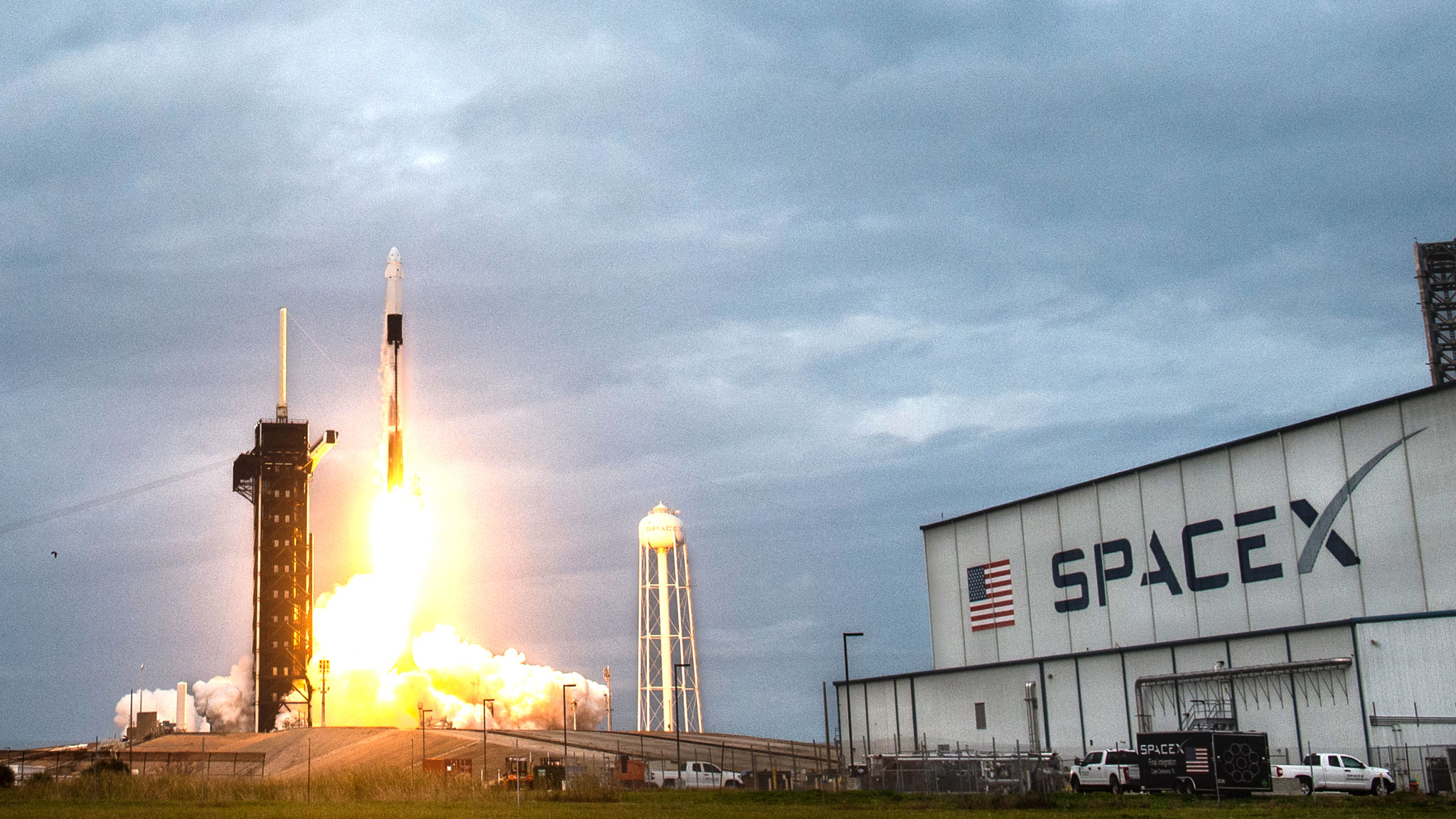 Elon Musk verlegt SpaceX aus Groll nach Texas - COMPUTER BILD