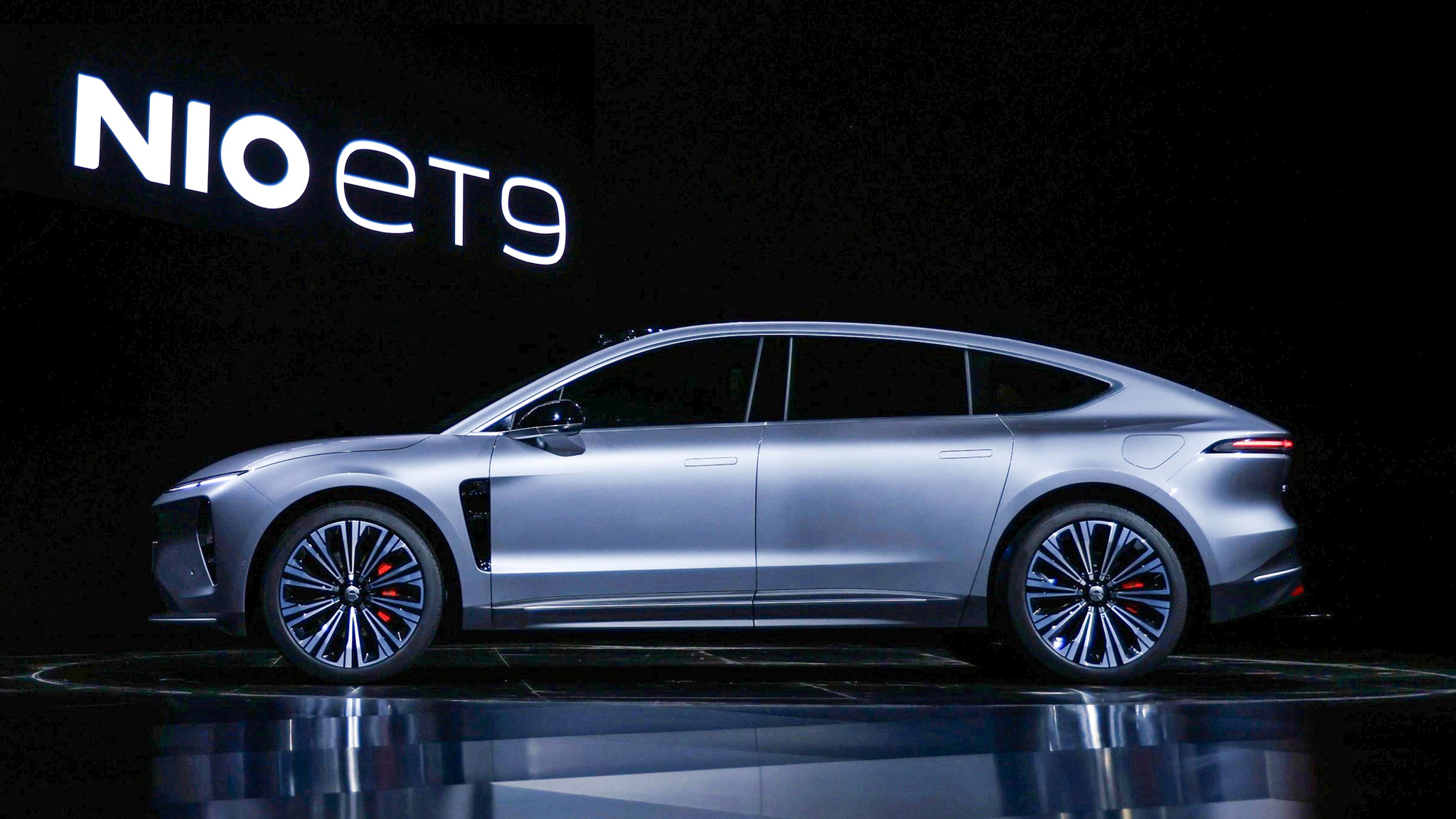 Schnee ade: Das E-Auto Nio ET9 schüttelt den Winter einfach ab ...