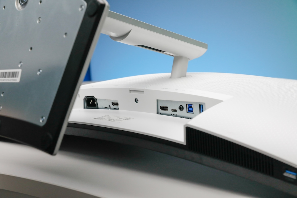 Dell S3423DWC im Test: 34-Zoll-Office-Monitor mit tollem Sound ...