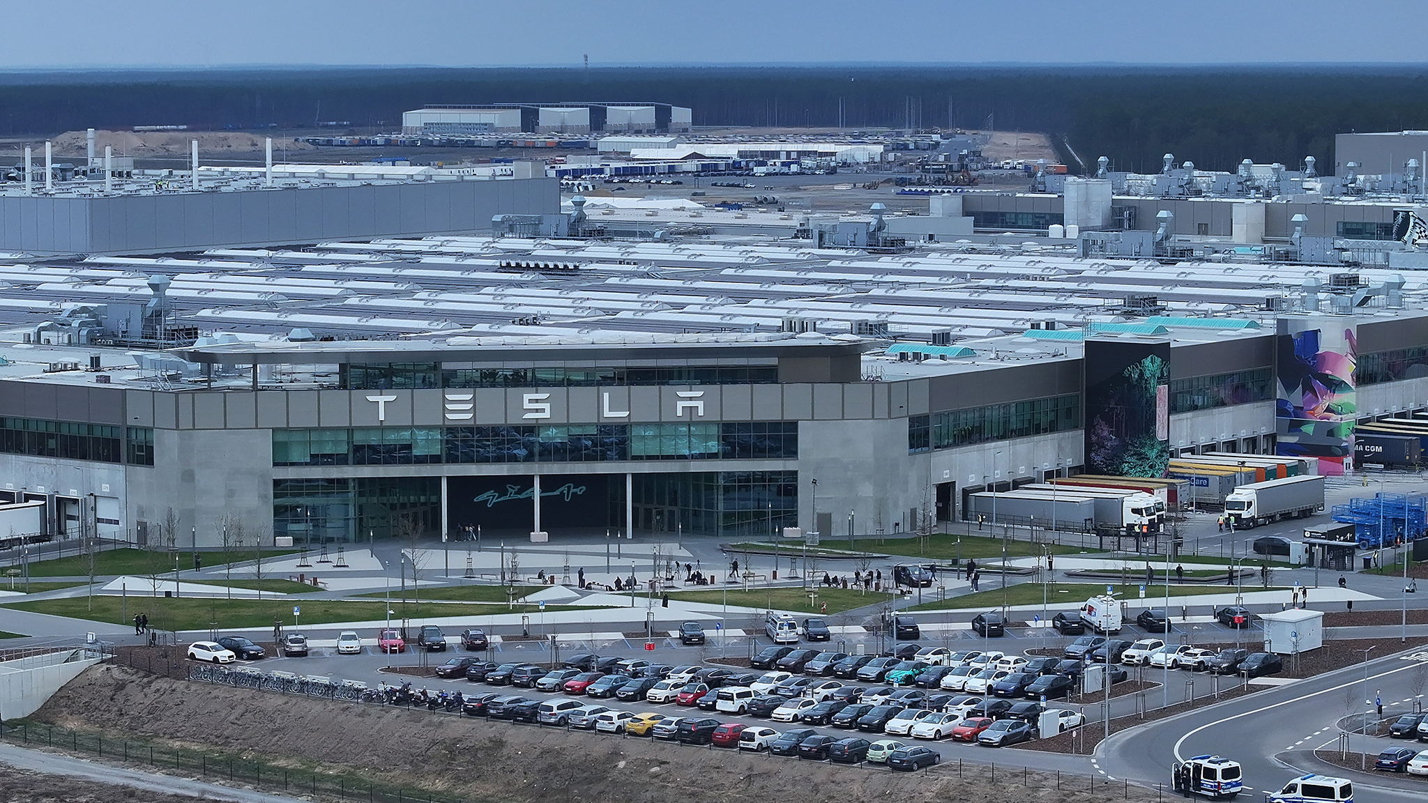 Tesla: Produktion in Gigafactory Grünheide steht vorerst still ...