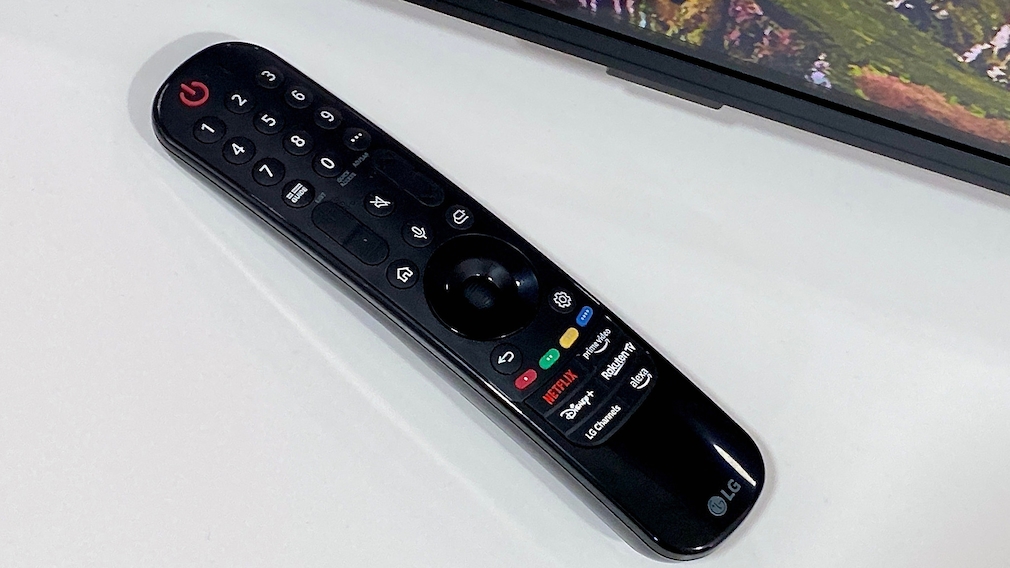 Der LG QNED85 zeigt im Fernseher-Test die Vorzüge von 120 Hertz ...