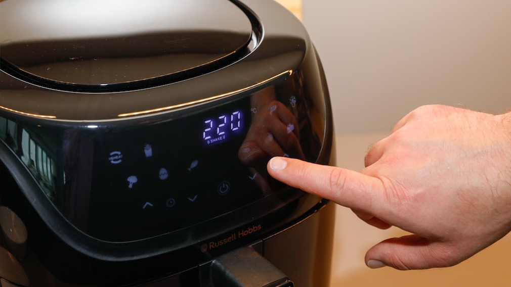 Russell Hobbs SatisFry Air XXL im Test: Kleiner Pommes-Riese - COMPUTER ...