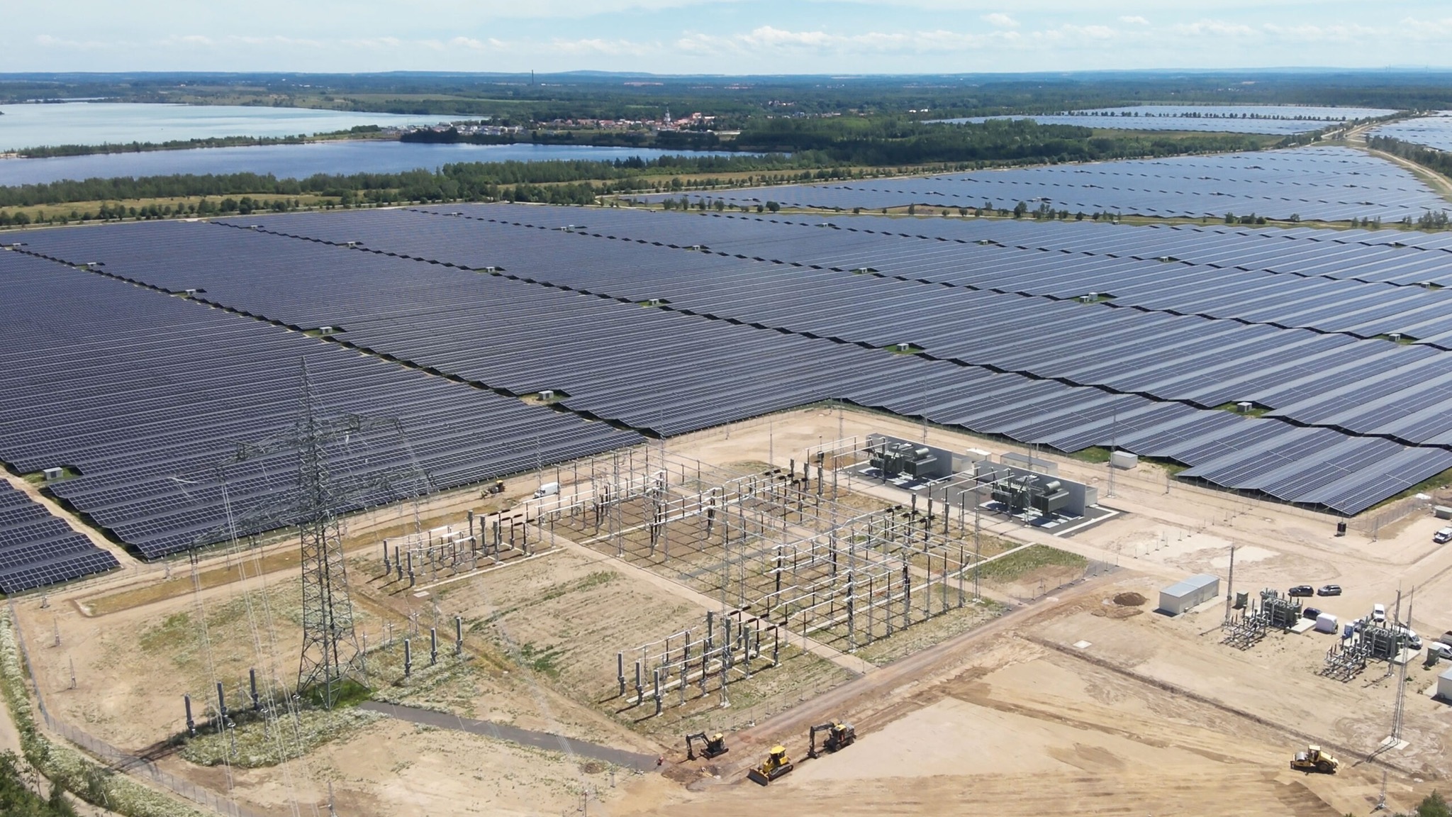 Größter Solarpark Deutschlands bei Leipzig in Betrieb - COMPUTER BILD