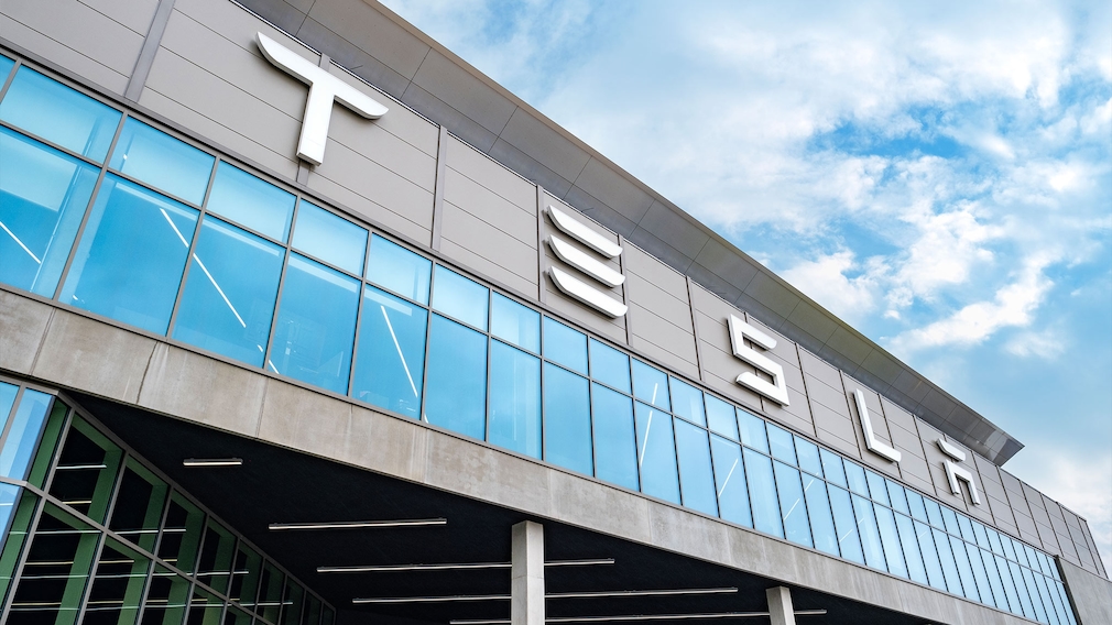 Tesla stampft Diesel-Shuttle ein - COMPUTER BILD