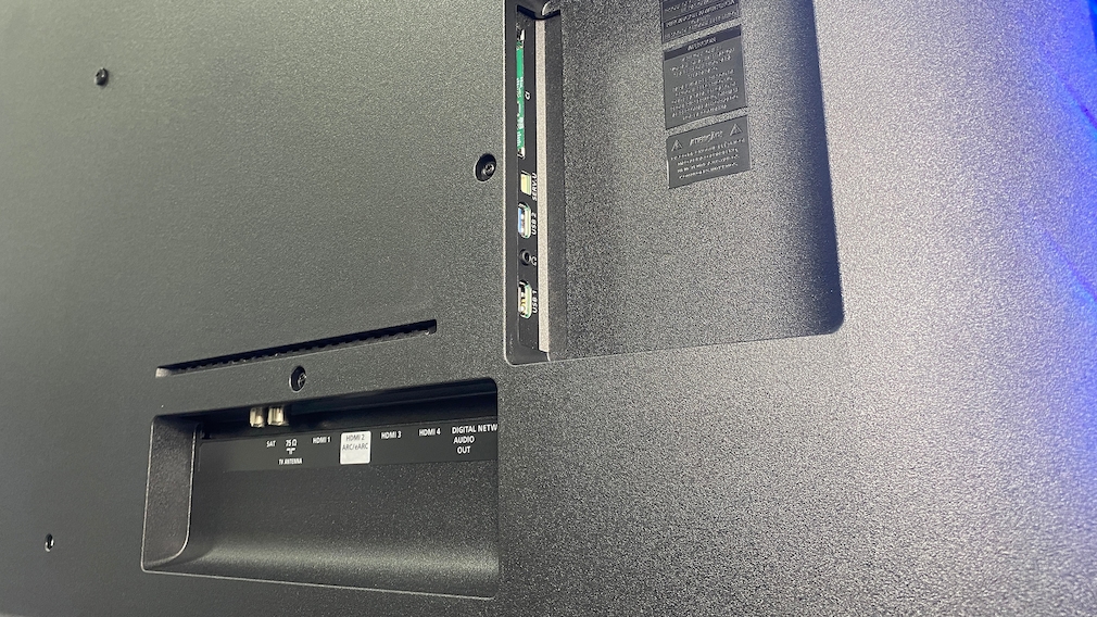 Der Philips The One PUS8909 punktet im Test als Ambilight-TV - COMPUTER ...