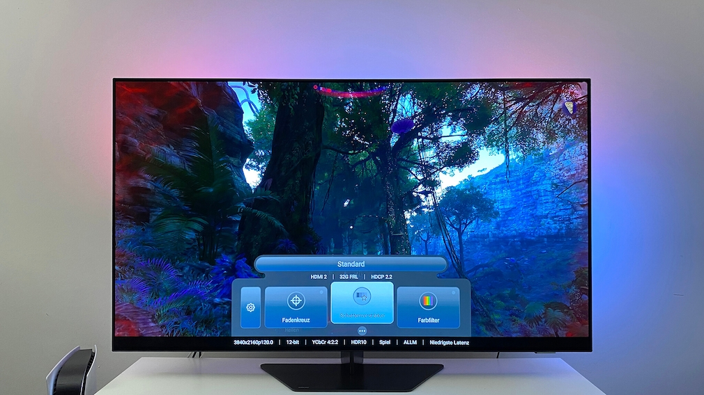 Philips OLED809: Der günstigste OLED-TV mit Ambilight im Test ...