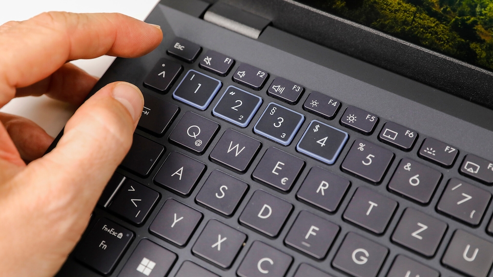 Asus ExpertBook B3 (B3604) im Test: Das Arbeitstier - COMPUTER BILD