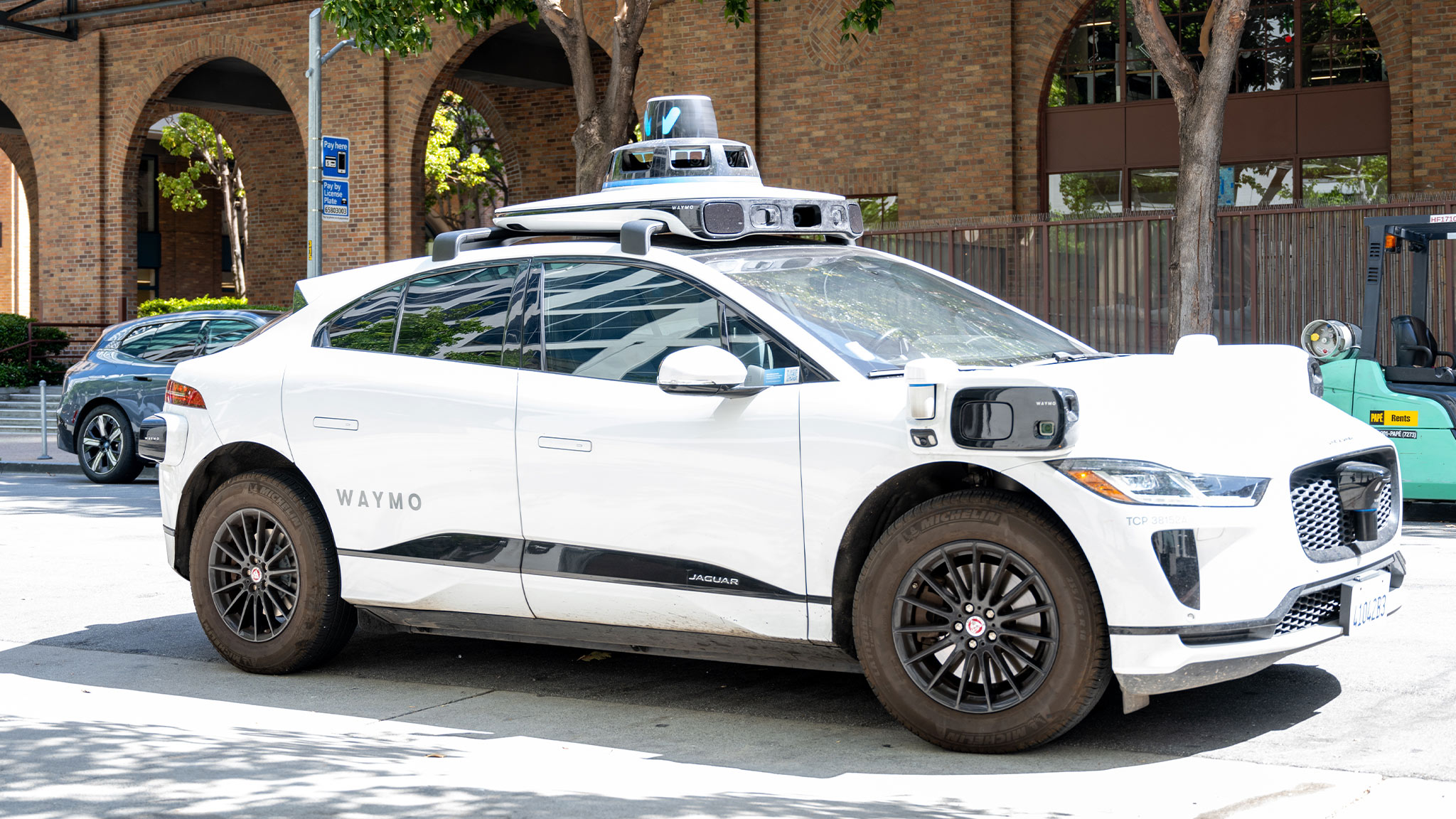 Waymo-Robotaxis veranstalten ungewolltes Hupkonzert - COMPUTER BILD