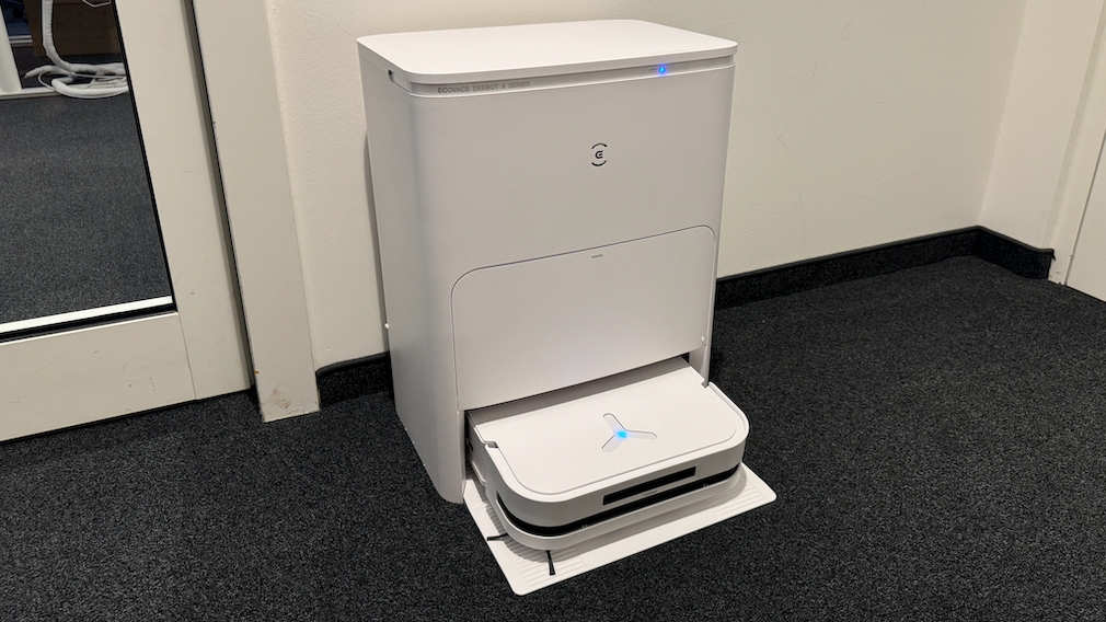 Test: Der Ecovacs Deebot X5 Omni putzt gut, eckt aber an! - COMPUTER BILD