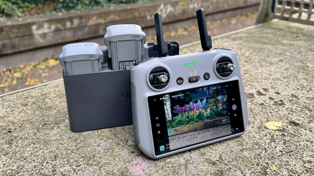DJI Air 3S im Test: Fliegen mit Batman-Feeling - COMPUTER BILD