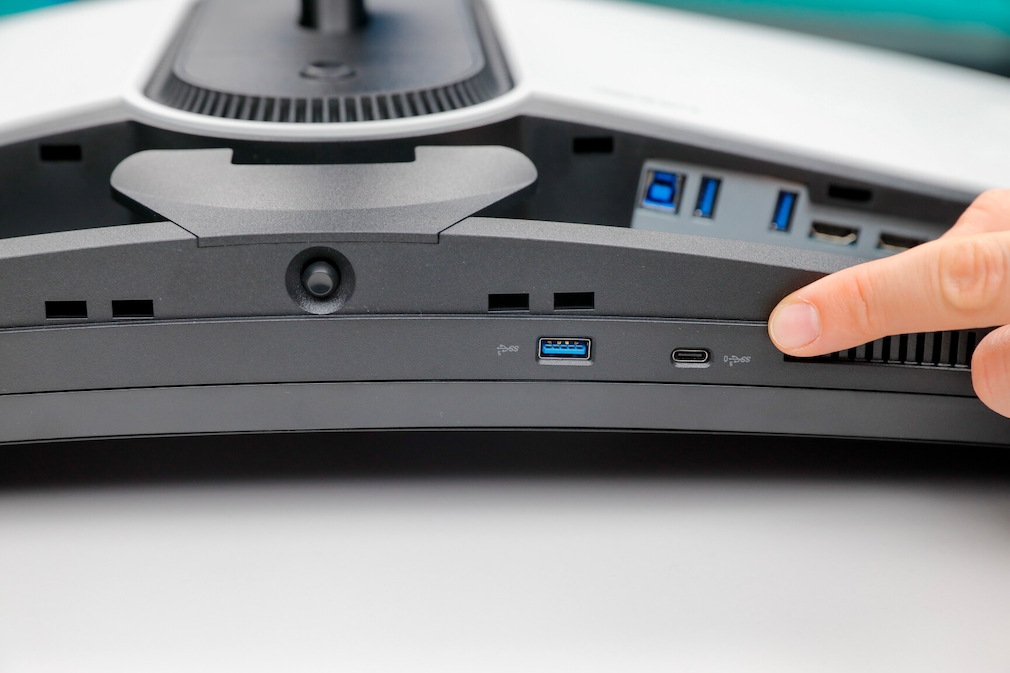 Dell Alienware AW3225QF im Test: QD-OLED-Monitor mit Dolby Vision ...