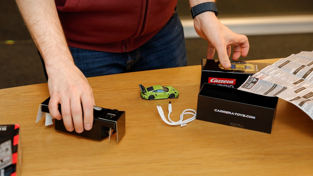 Carrera Hybrid im Test: KI-Rennspaß für Groß und Klein - COMPUTER BILD