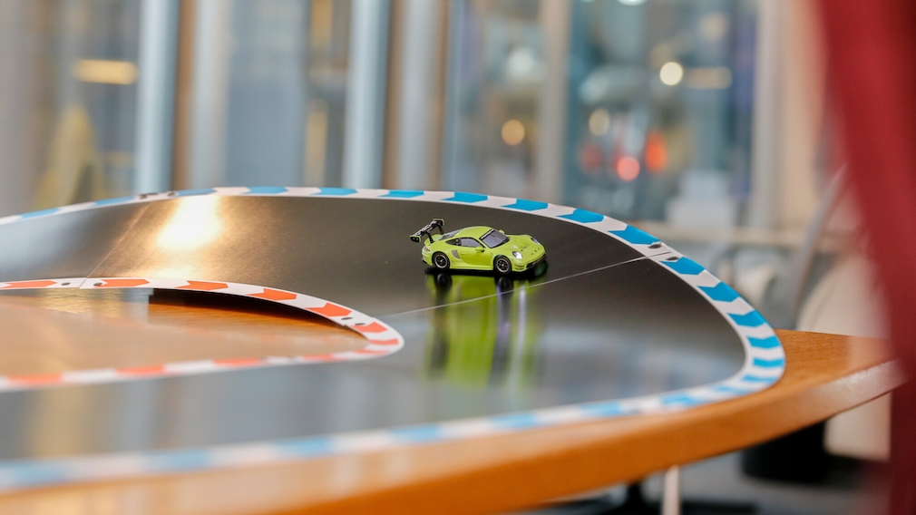 Carrera Hybrid im Test: KI-Rennspaß für alle - COMPUTER BILD