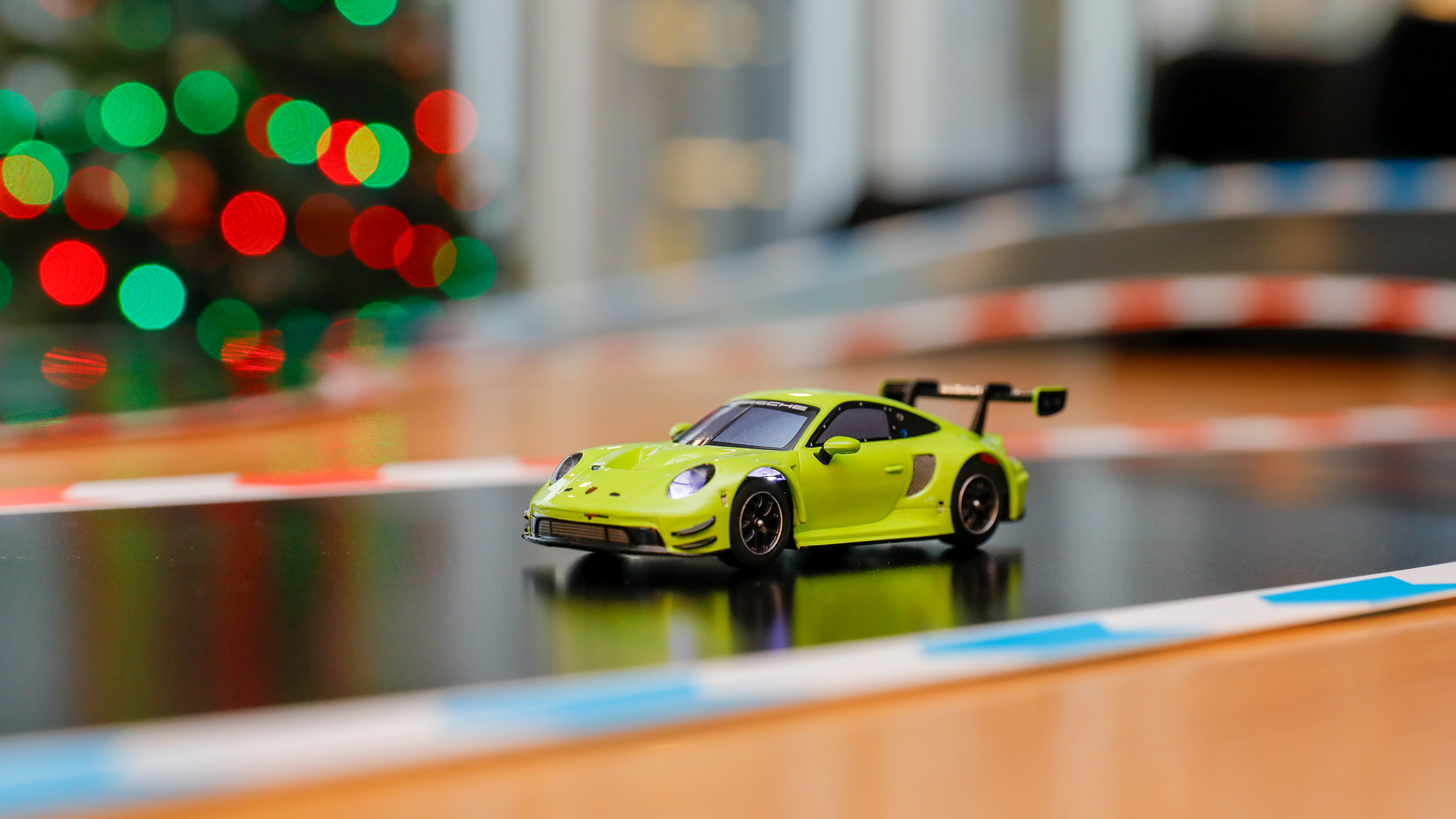 Carrera Hybrid im Test: KI-Rennspaß für Groß und Klein - COMPUTER BILD