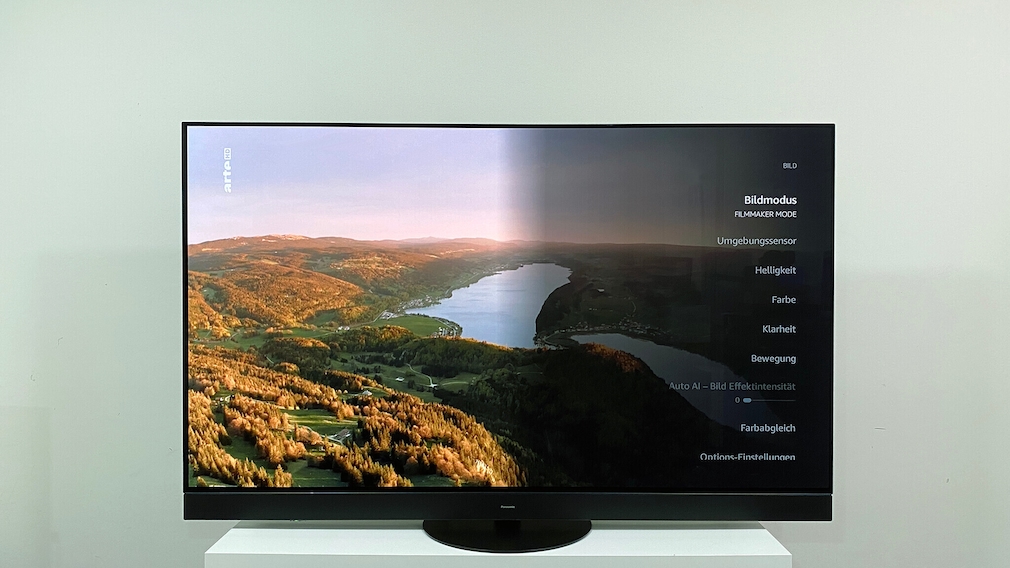 Der Panasonic Z90A glänzt im Fernseher-Test mit perfekten Farben ...