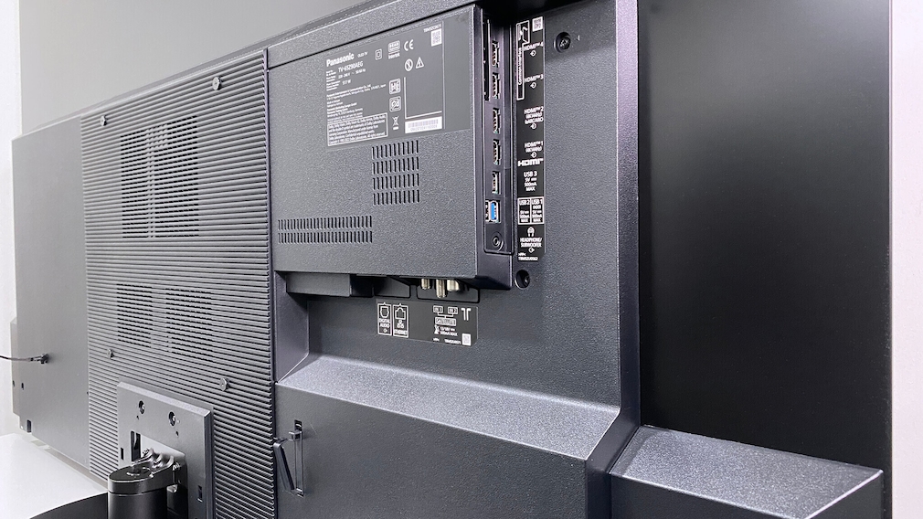 Der Panasonic Z90A glänzt im Fernseher-Test mit perfekten Farben ...