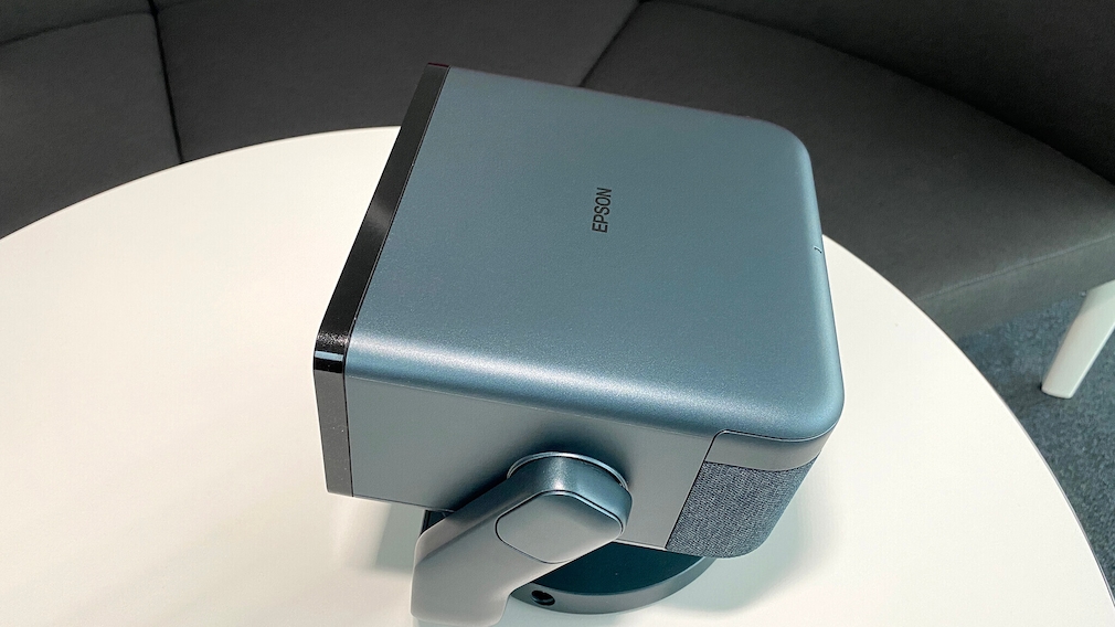 Der neue Epson EF-22 verwöhnt im Beamer-Test die Augen - COMPUTER BILD