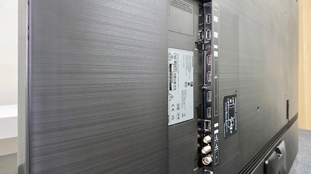 Samsung QN90F im Test: Top-QLED-Fernseher jetzt entspiegelt - COMPUTER BILD