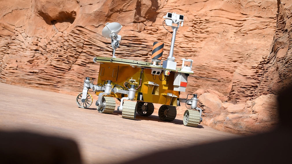 Rover Zhurong findet Spuren eines Marsozeans – samt Strand! - COMPUTER BILD
