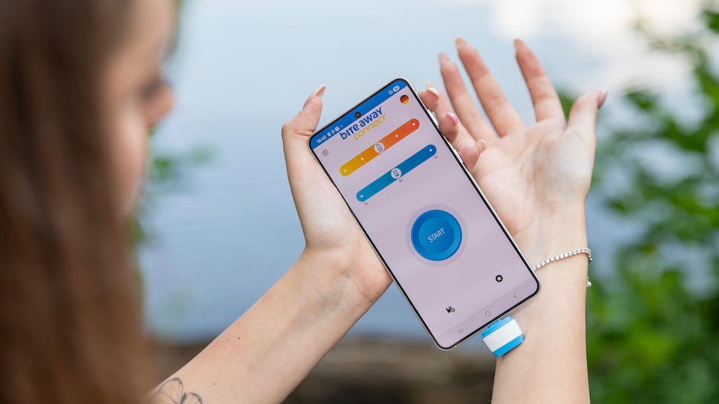 Bite Away Pro mit App: So einfach behandelst du Stiche smart - COMPUTER ...