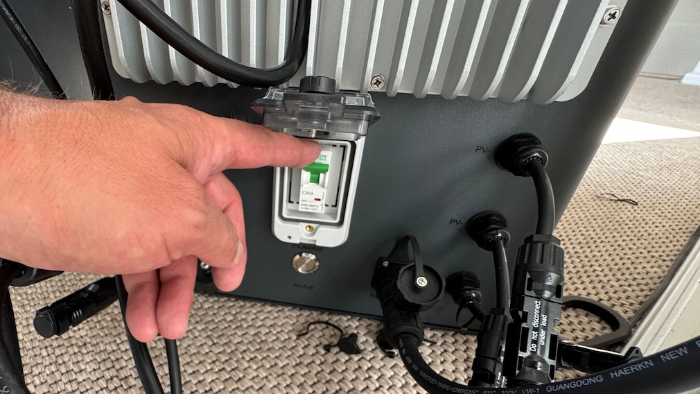 Maxxisun Maxxicharge V2 im Test: Innovativer Balkonsolar-Speicher ...