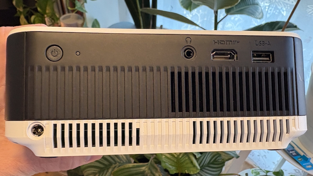 Epson Lifestudio Pop EF-61 im Test: Beamer mit Bose-Lautsprechern ...