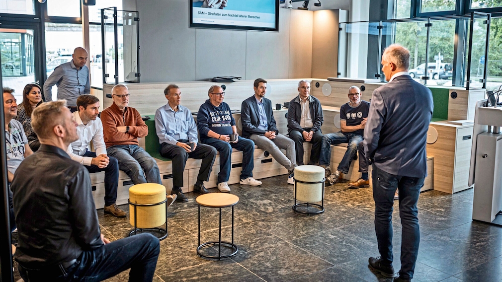 O2 & Polizei Köln-Kalk klären auf: So schützen Sie sich vor Cyberbetrug ...