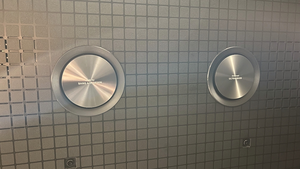 TCL Q8C: Wie gut ist Bang & Olufsen in TCL-Fernsehern wirklich ...