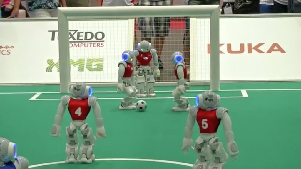 RoboCup 2016 in Leipzig: Kick it like Robbi! - COMPUTER BILD
