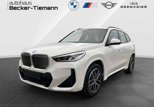 BMW iX vs. Xpeng G9: Elektro-SUV im Vergleich - AUTO BILD