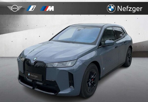 BMW iX vs. Xpeng G9: Elektro-SUV im Vergleich - AUTO BILD